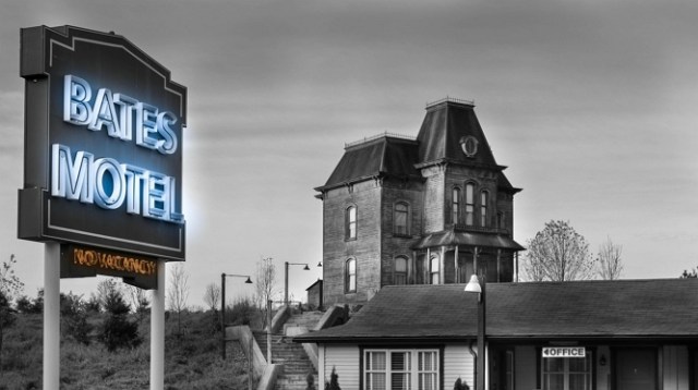 Psycho House Bates Motel Sign